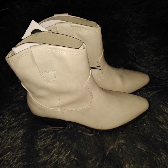 Universal Thread | Shoes | Off White Ankle Height Cowboy Boots | Poshmark